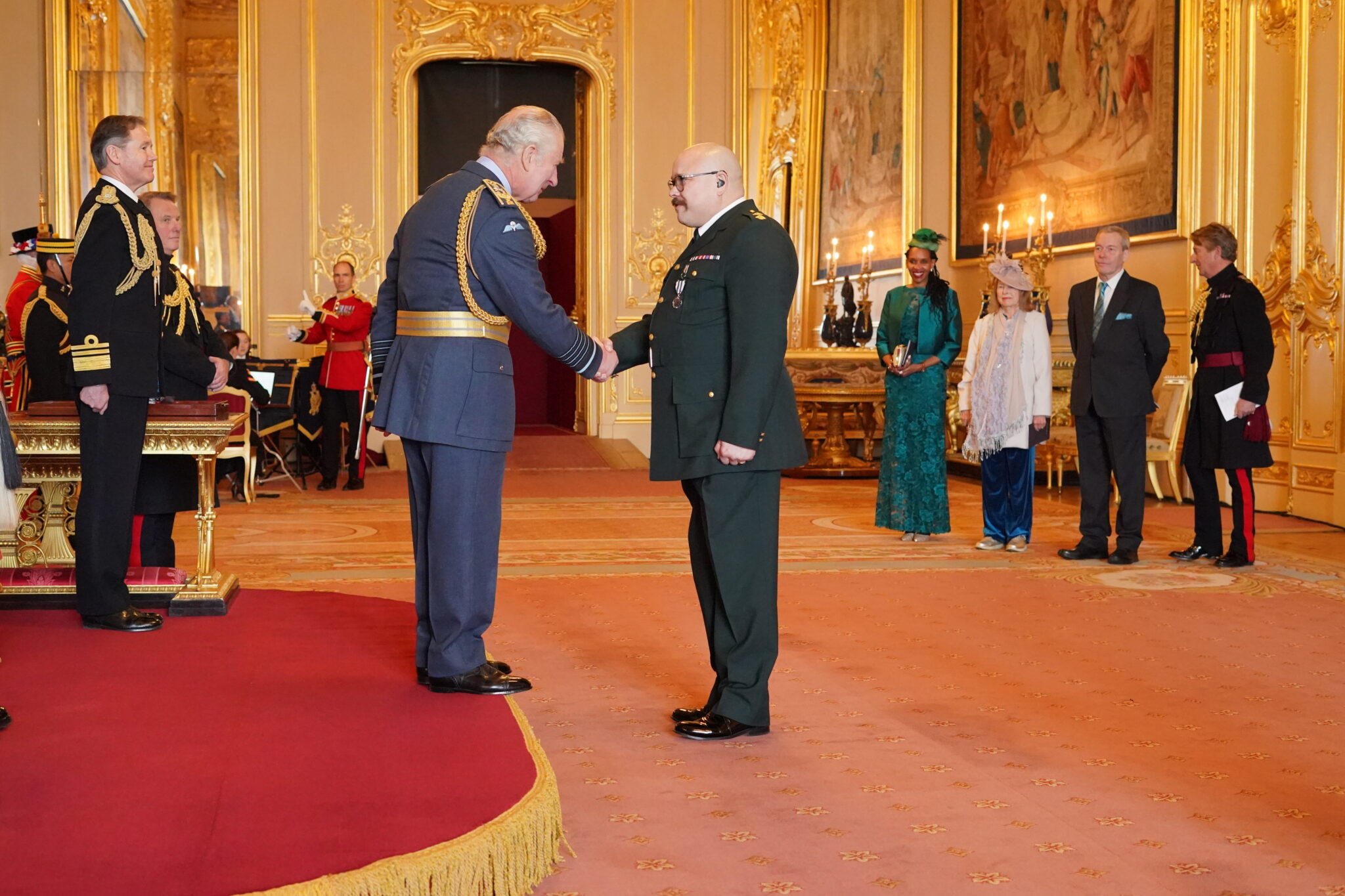 Brave-hearted paramedic honoured by the King - London Ambulance Service ...