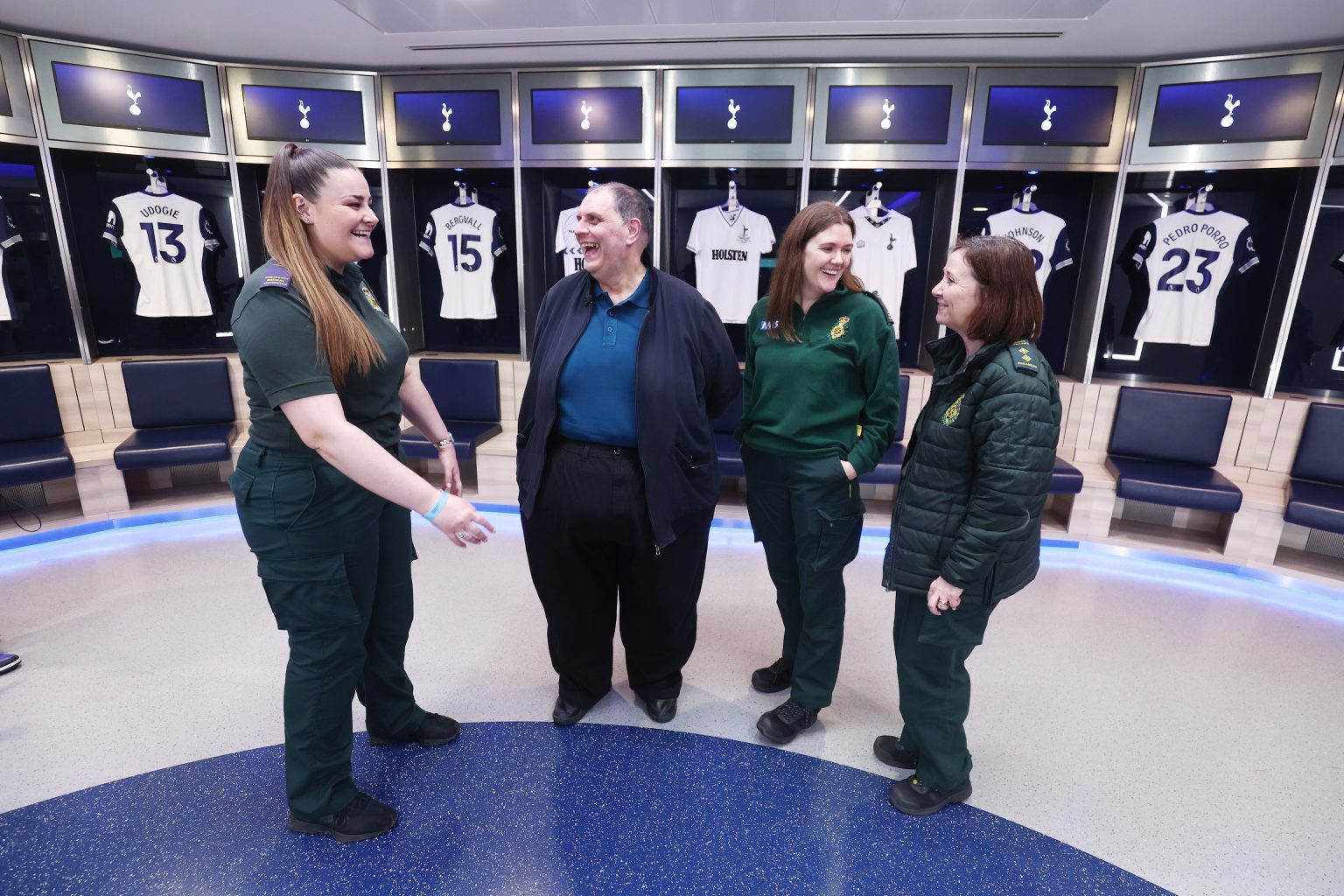 Tottenham fan meets legendary Spurs player after London Ambulance saves ...