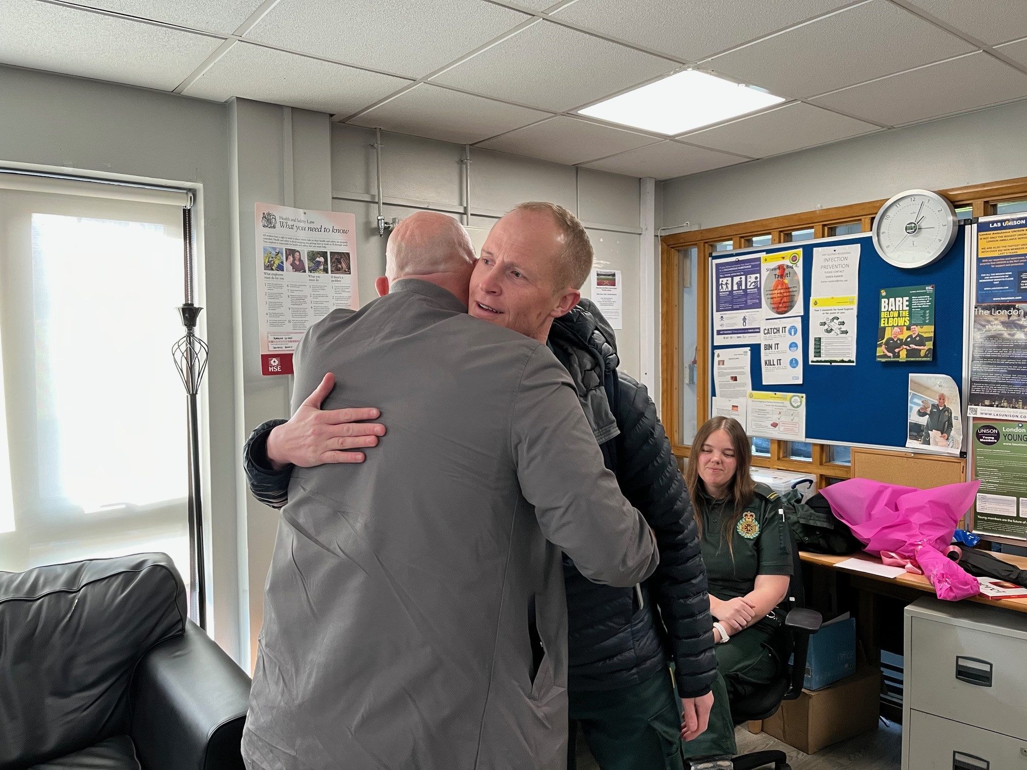 Londoner shocked 26 times reunites with paramedics who saved him ...